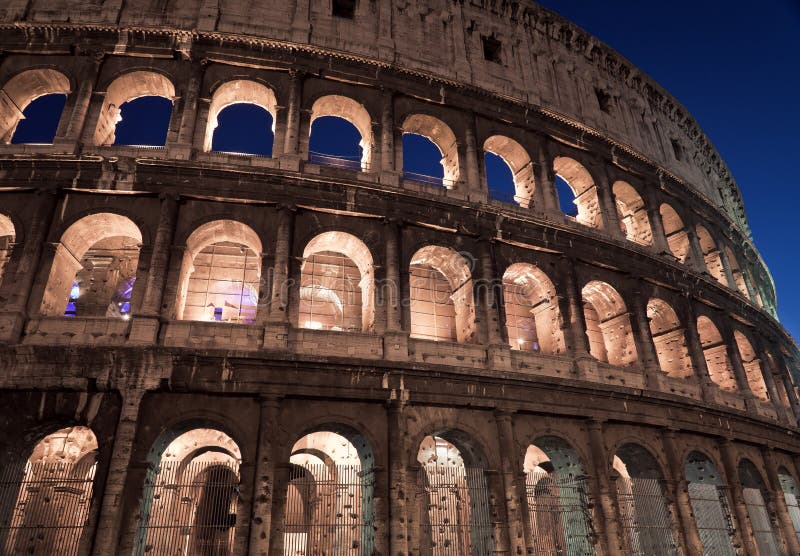 L'Italia. Roma (Roma). Colosseo (Colosseo) Alla Notte Immagine Stock ...