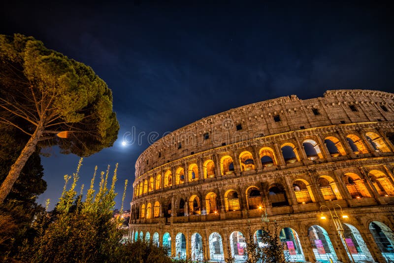 Colosseum alla notte, Roma immagine editoriale. Immagine di romano ...