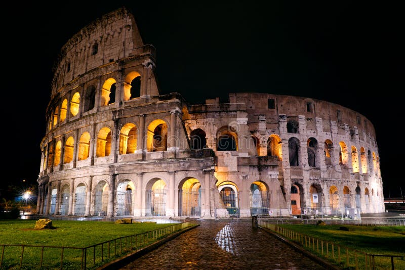 Italy. Rome ( Roma ). Colosseo (Coliseum) at Night Stock Photo - Image ...