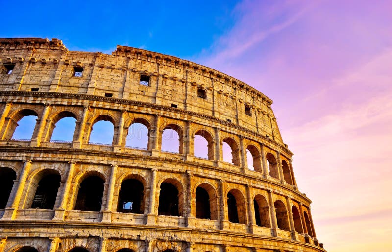 Colosseum No Por Do Sol Em Roma Imagem de Stock - Imagem de europa ...