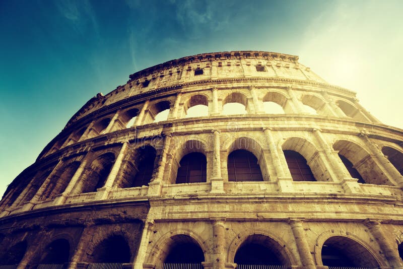 Colosseum a Roma, Italia fotografia stock. Immagine di arco - 45255172