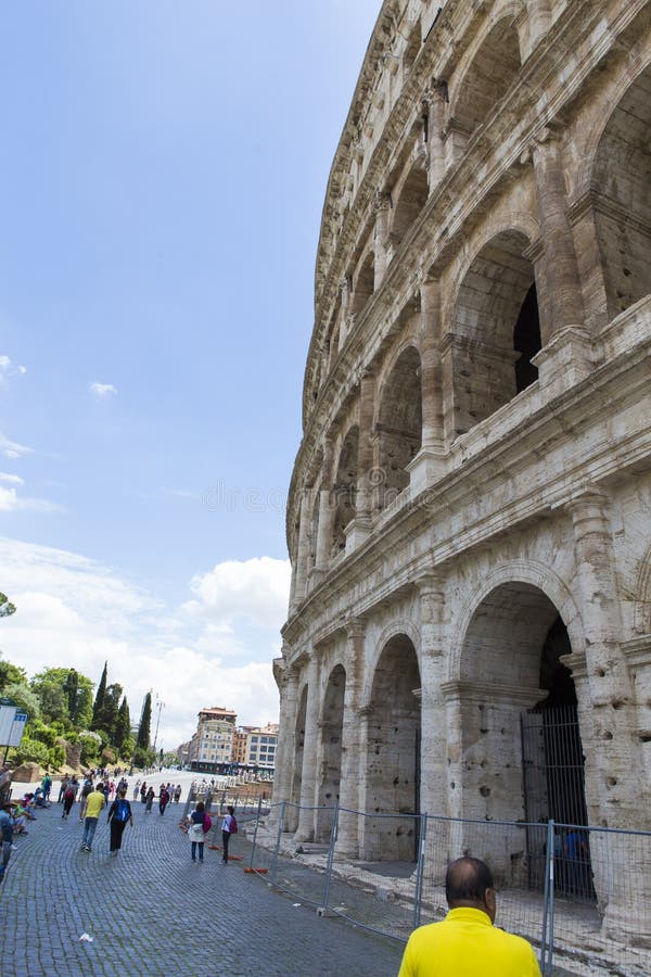 Tourists Visiting the Colosseum Editorial Stock Photo - Image of lawn ...