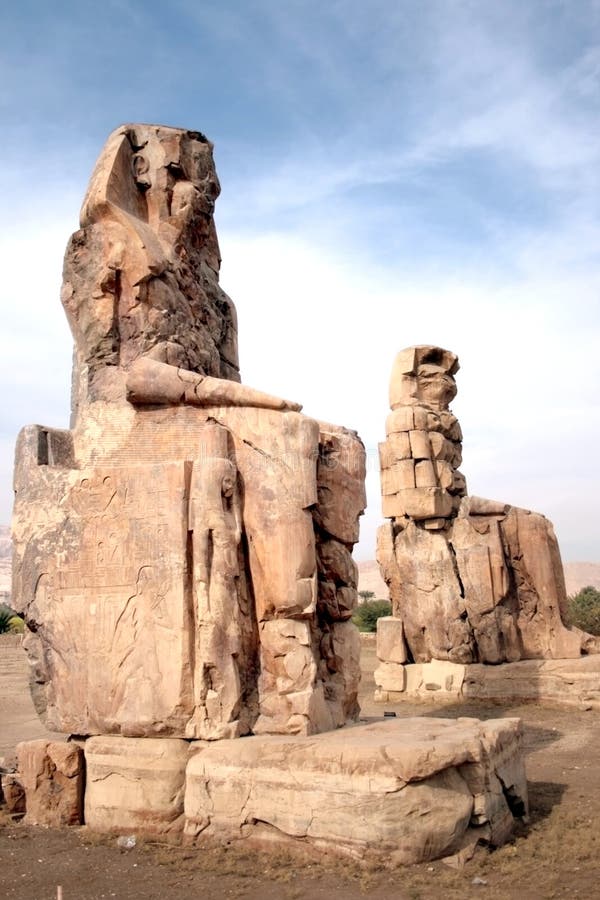 I Grandi Colossi Di Memnon, Luxor, Egitto Fotografia Stock - Immagine ...