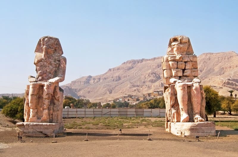 Colossi Di Memnon a Luxor, Egitto Immagine Stock - Immagine di antico ...