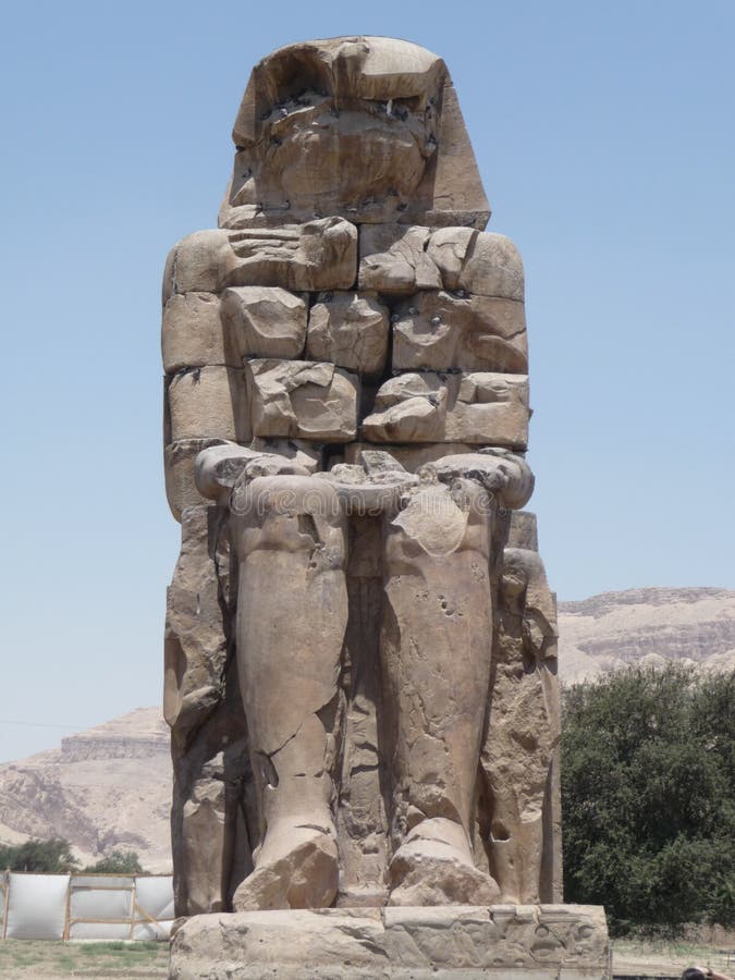 Colossi of Memnon editorial photography. Image of night - 37983272