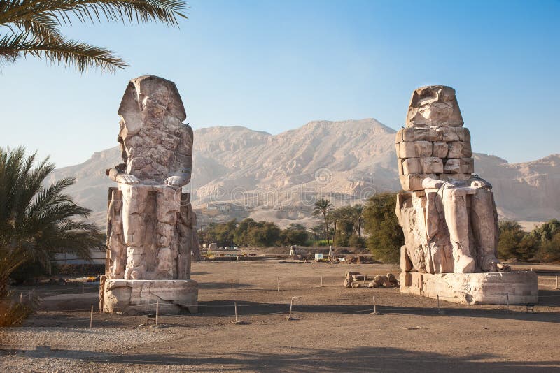 Colossos de Memnon foto de stock. Imagem de nave, tebas - 50558760