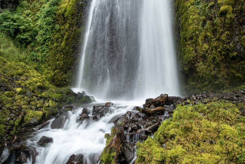 Columbia Gorge Waterfall stock image. Image of vista - 76574953