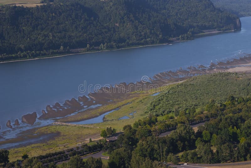 Columbia River stock image. Image of house, chanticleer - 14856559