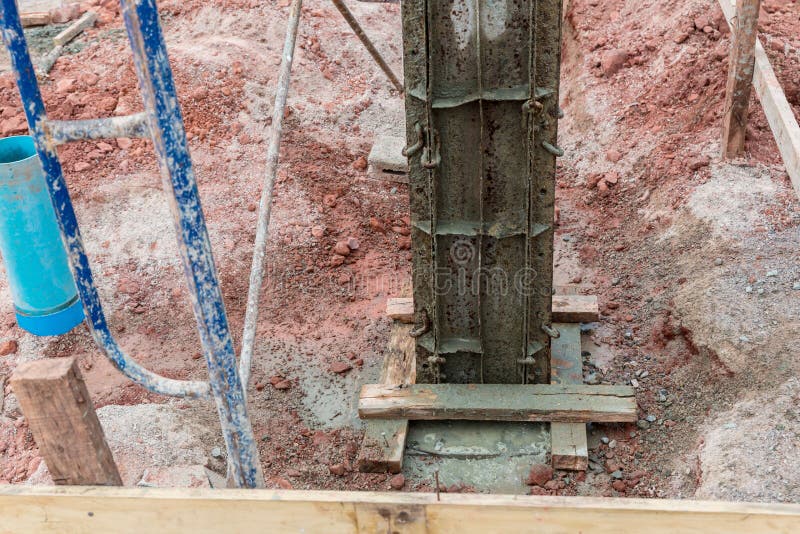 Column Formwork Internal Steel Structure Made Up of Poles from the ...