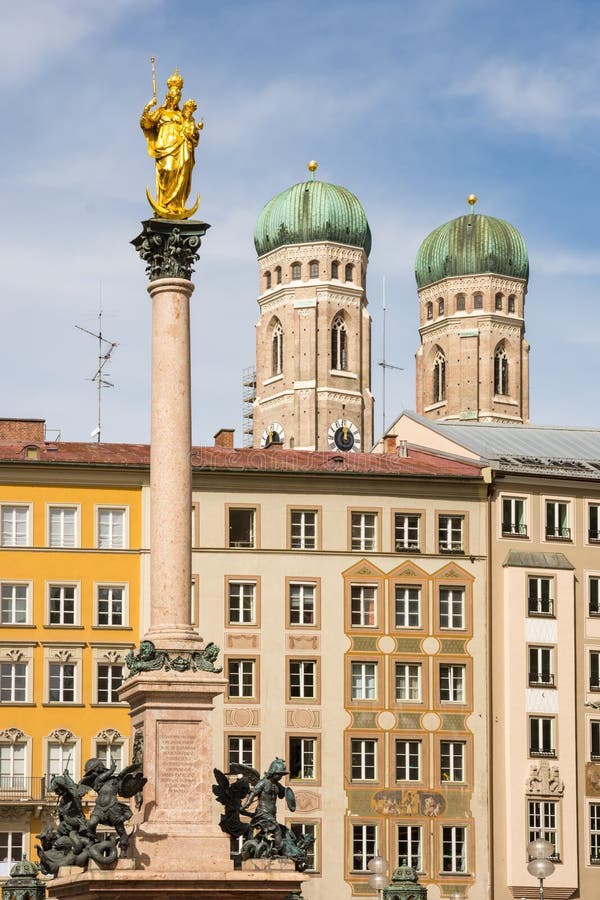 Columna Mariana Y La Catedral De Munich Imagen de archivo - Imagen de ...