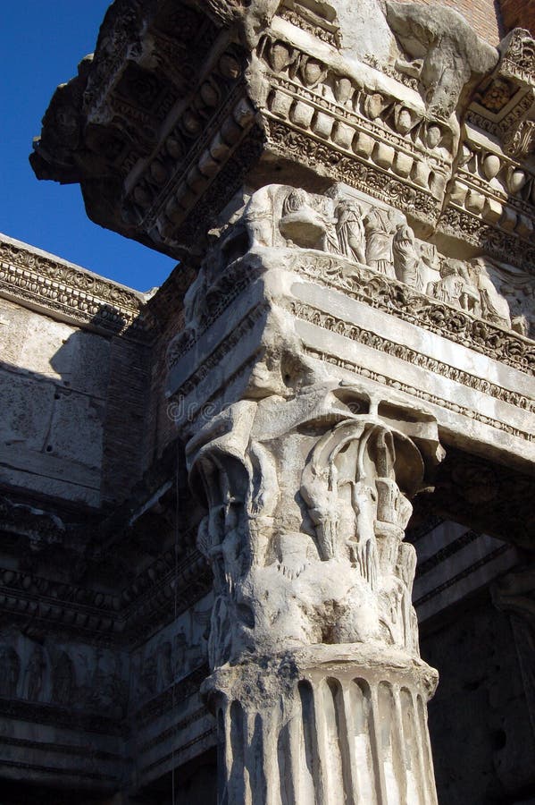 Columna romana imagen de archivo. Imagen de cielo, ciudades - 4037453