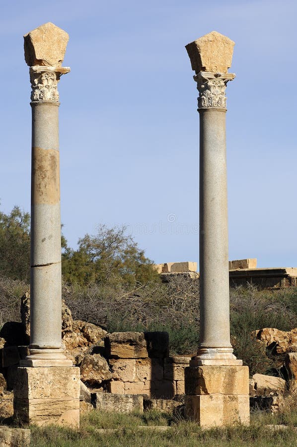 Columnas romanas imagen de archivo. Imagen de lugar, columna - 485219