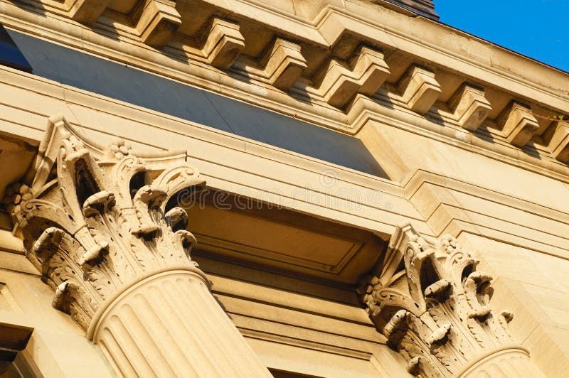 Columnas angulosas foto de archivo. Imagen de cornisa - 9952996