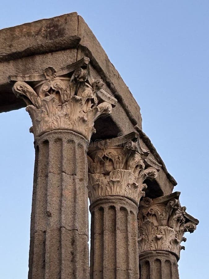 Columnas Antiguas De Roma. Arquitectura Asombrosa. Imagen de archivo ...