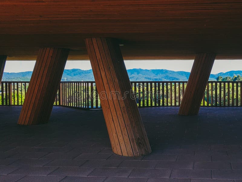 Columnas diagonales imagen de archivo. Imagen de furthest - 93542967