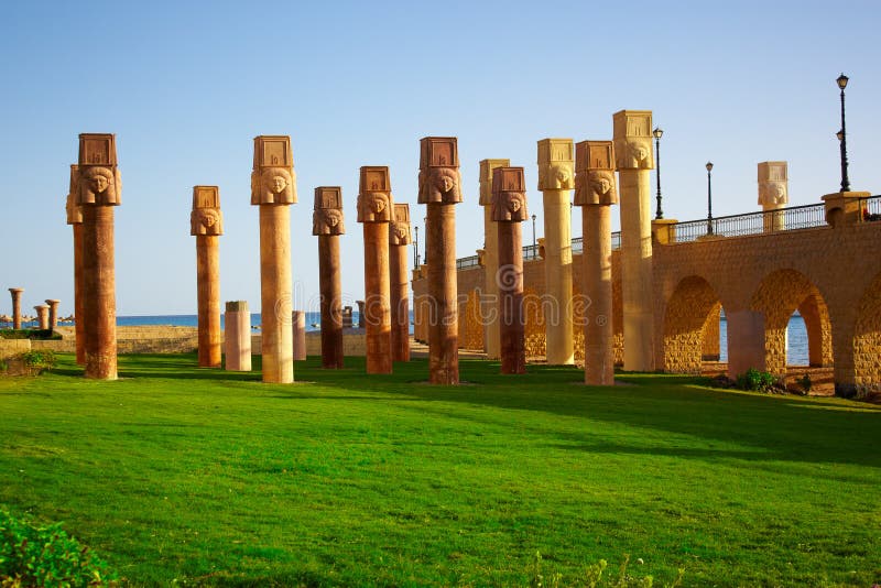 Columnas egipcias foto de archivo. Imagen de egipcias - 7828750