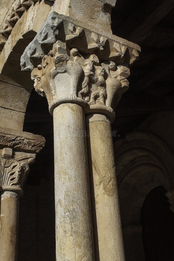 Columnas romanas foto de archivo. Imagen de romano, estable - 41158004