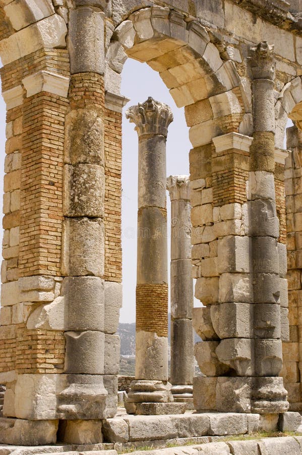 Columnas Romanas En Volubilis, Marruecos Foto de archivo - Imagen de ...