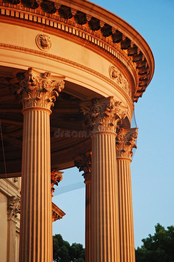 Columns and Rotunda editorial photography. Image of kirkikis - 123186287