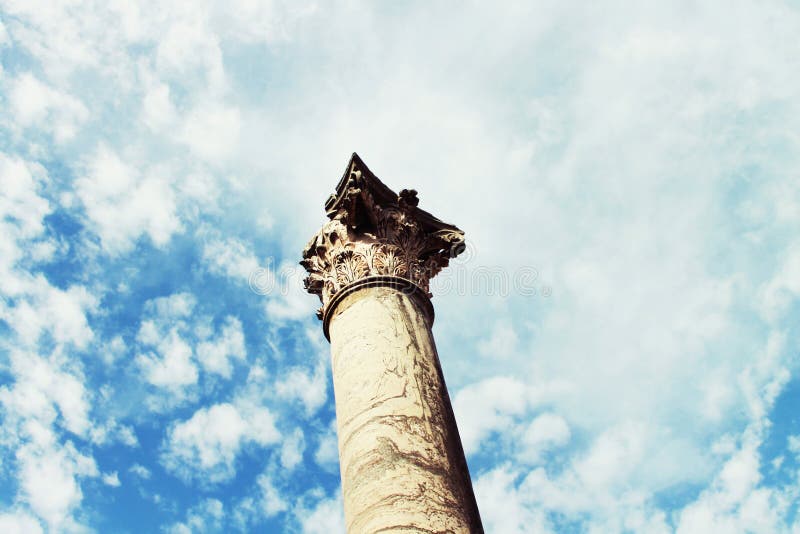 Colunas Romanas Antigas Ostia Antica Roma Imagem de Stock - Imagem de ...