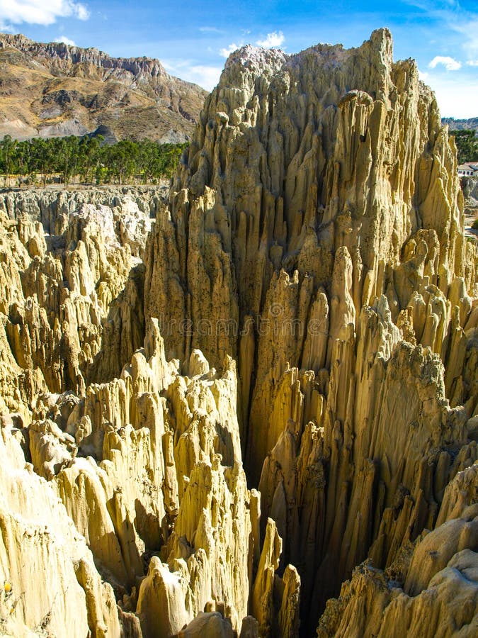 Colunas Afiadas Da Rocha No Vale Boliviano Da Lua Imagem de Stock ...