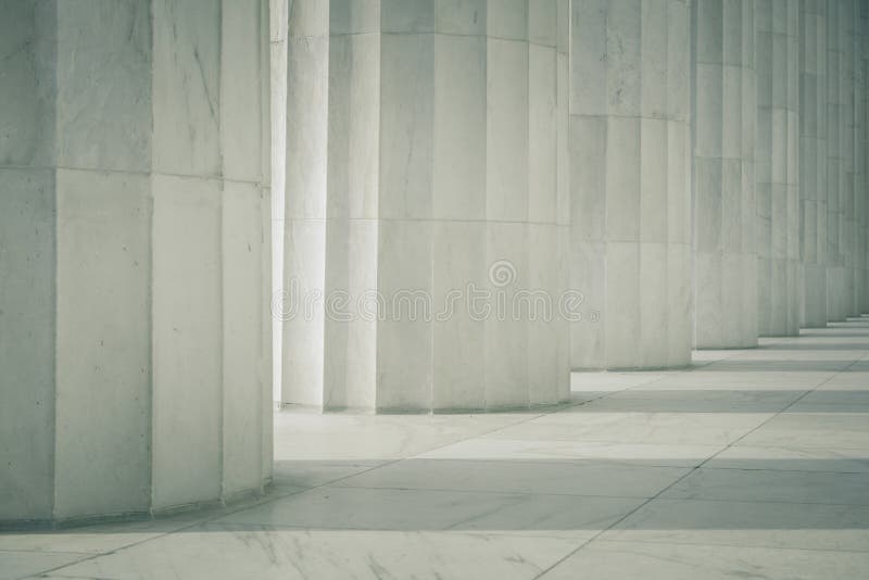 Colunas em uma fileira foto de stock. Imagem de universidade - 26351168