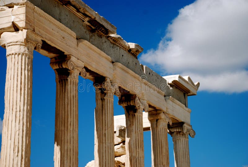 Colunas gregas foto de stock. Imagem de azul, céu, antigo - 12162650