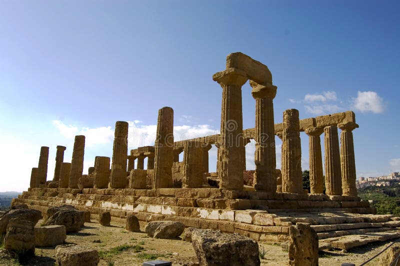 Colunas gregas imagem de stock. Imagem de antigo, mediterrâneo - 12964989