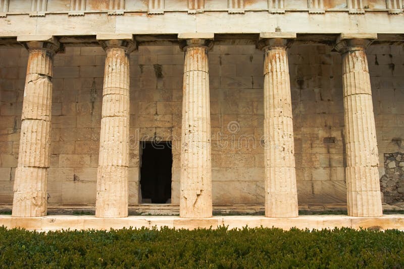 Colunas gregas foto de stock. Imagem de cobertura, pedra - 2148250