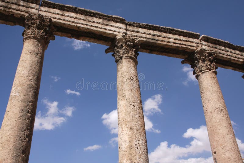 Colunas gregas foto de stock. Imagem de elevado, colunas - 27215334