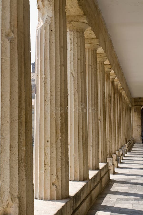 Colunas gregas imagem de stock. Imagem de colunas, europa - 2939943