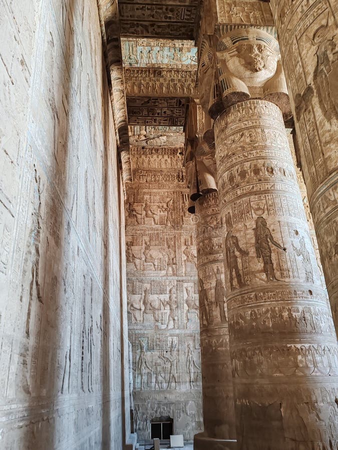 Colunas No Templo De Dendera De Hathor Imagem de Stock - Imagem de arte, rocha: 377809553