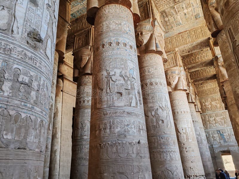 Colunas No Templo De Dendera De Hathor Foto de Stock - Imagem de coluna, escultura: 377814412