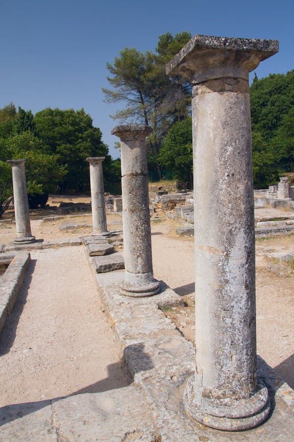 Colunas Romanas No Glanum. (France) Foto de Stock - Imagem de antigo ...