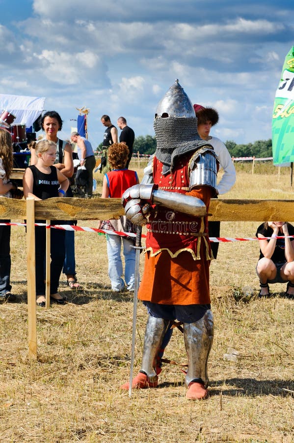 Combat de chevaliers photo éditorial. Image of restaurer - 20945386