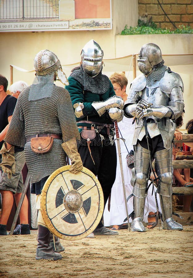 Combat de chevaliers photo éditorial. Image du armé, europe - 49124286