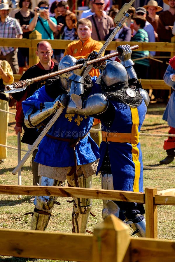 Combate medieval foto editorial. Imagen de viejo, combativo - 40324311
