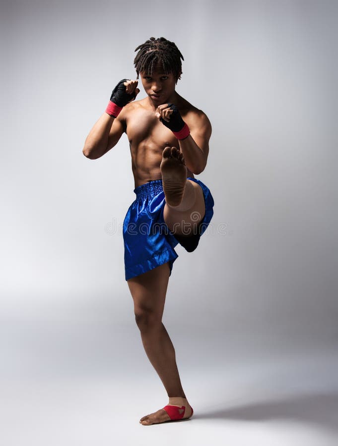 Combattant Masculin De Boxe Photo stock - Image du muscle, ajustement ...