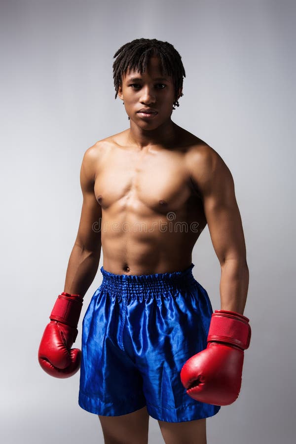 Combattant Masculin De Boxe Photo stock - Image du muscle, ajustement ...