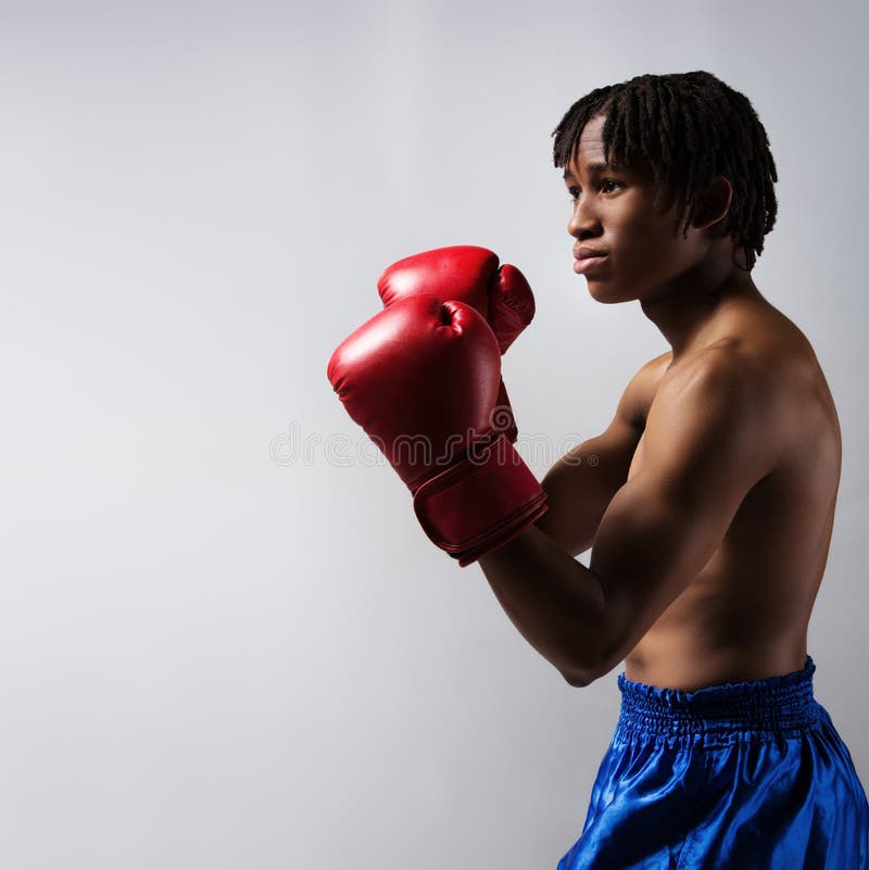 Combattant Masculin De Boxe Photo stock - Image du muscle, ajustement ...