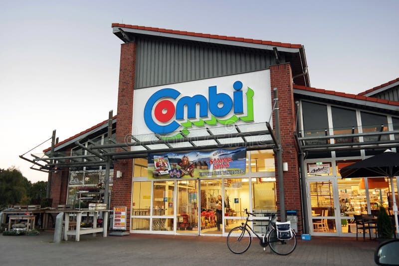 Combi supermarket redaktionell arkivbild. Bild av nationalekonomi ...