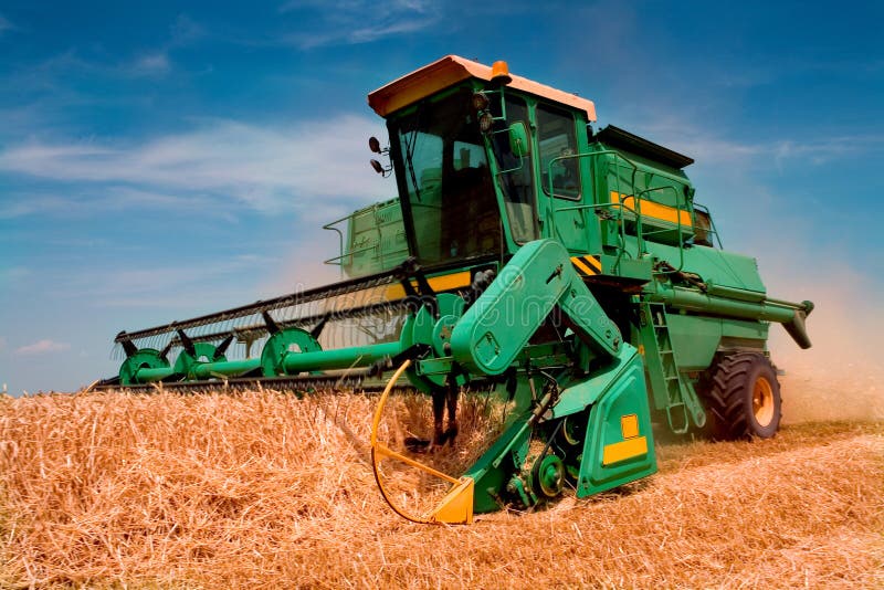 Combine harvester editorial image. Image of self, agriculture - 43300235