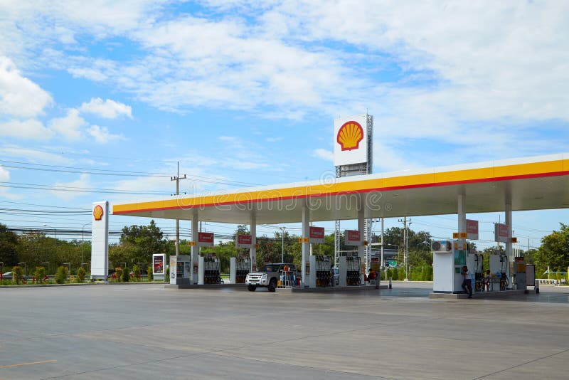 Combustível De SHELL E Posto De Gasolina E Reparo Do Carro Fotografia ...