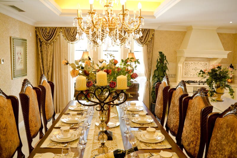 Comedor Formal Con Los Espejos De La Pared Imagen de archivo - Imagen ...