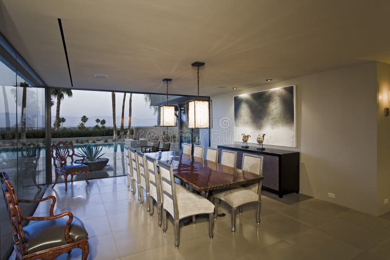 Comedor moderno en casa foto de archivo. Imagen de casa - 33888694