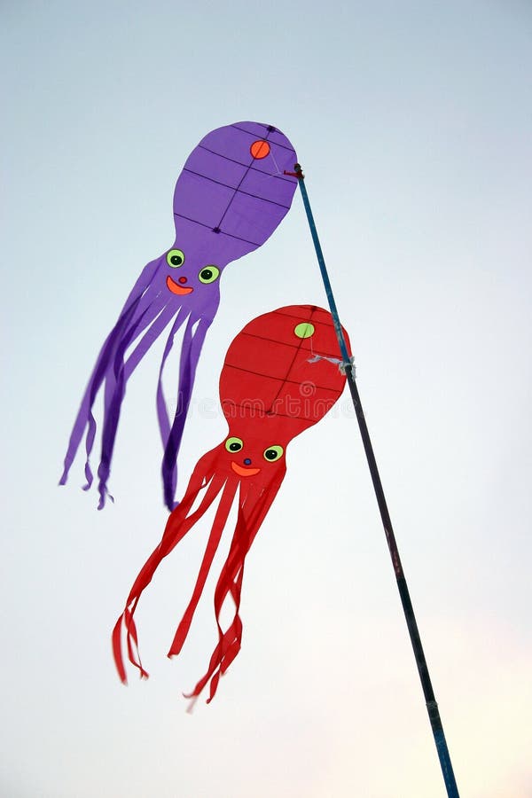 Cometa china foto de archivo. Imagen de rojo, chino, color - 3824260