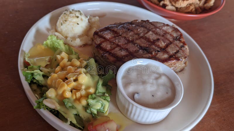 Comida Cena Restaurante Wagyu Carne De Ensalada Imagen de archivo ...