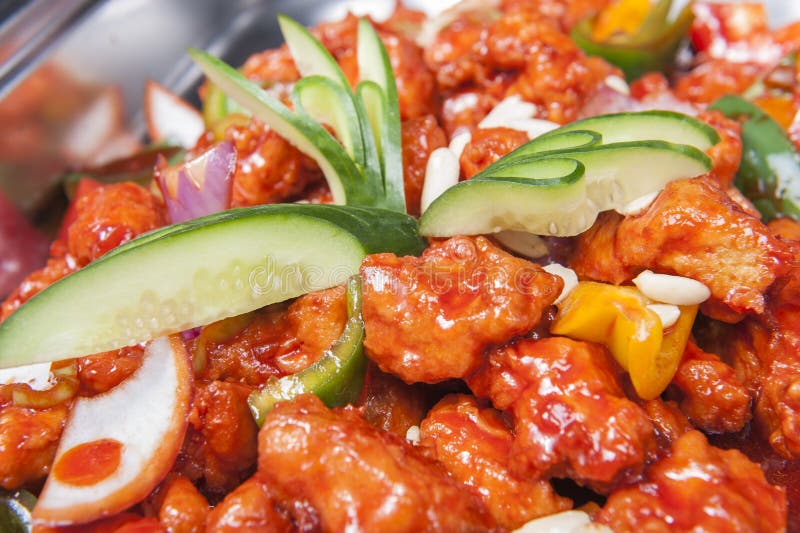 Comida China Del Pollo De Kung Pao En Una Comida Fría Imagen de archivo ...