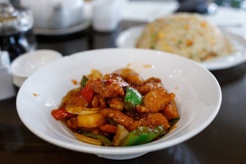 Comida Chinesa Doce E Porco Azedo Foto de Stock - Imagem de chinês ...
