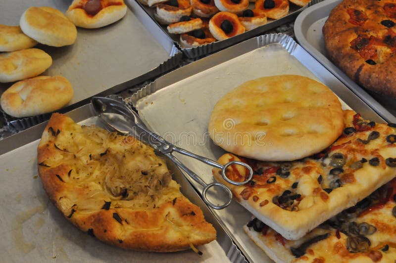 Comida cocida pizza imagen de archivo. Imagen de revuelto - 125817921